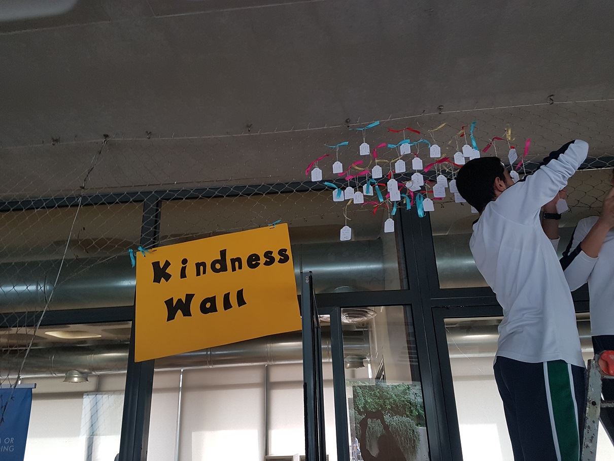 "Kindness Wall" at SIS-Adma - SABIS® International School – Adma